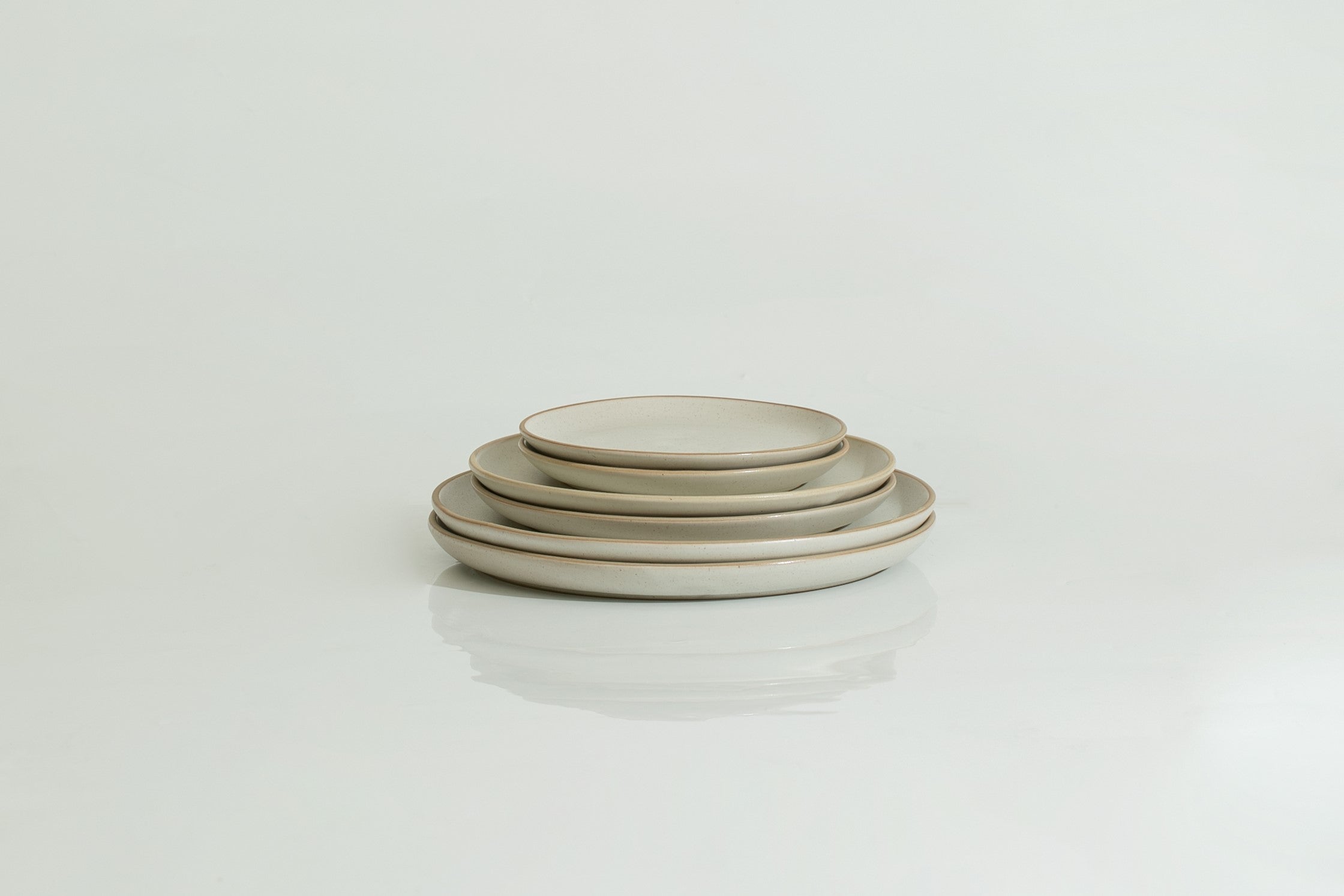 The Flat Lip Plates – Lineage Ceramics