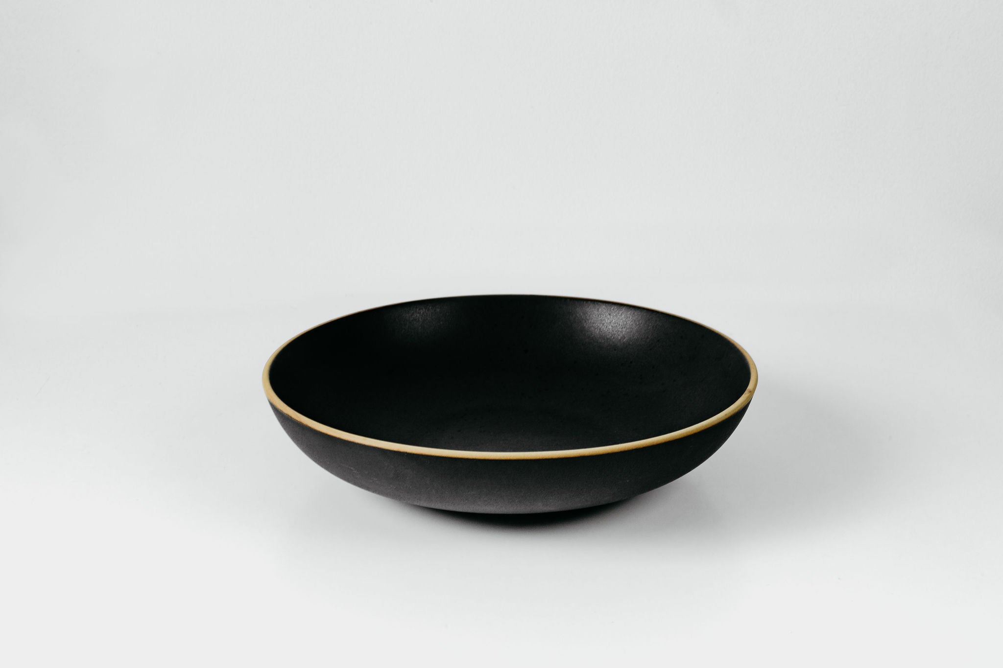 10.25” Shallow Serving Bowl – Lineage Ceramics